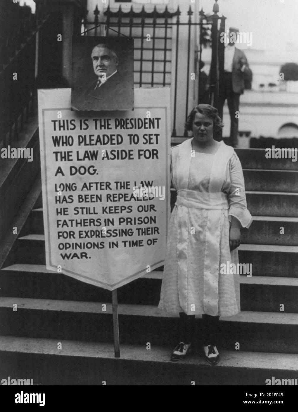 Young women picketing hi-res stock photography and images - Alamy