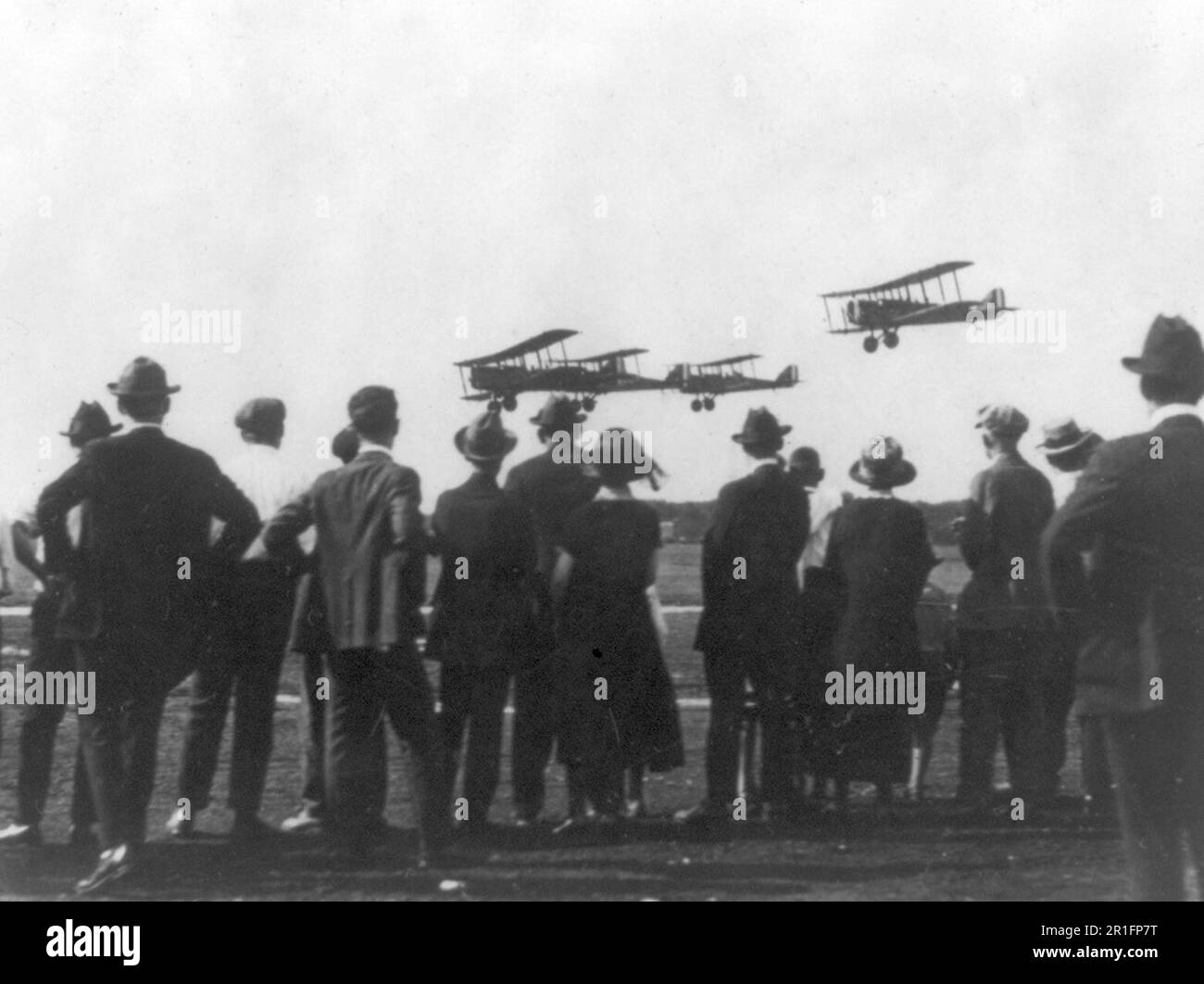 Archival Photo: Crowd watching the air circus at Bolling Field ca. 1923 ...