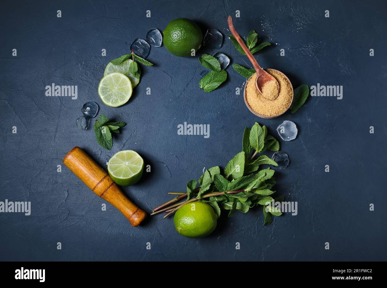Frame made of ingredients for preparing mojito on dark background Stock ...