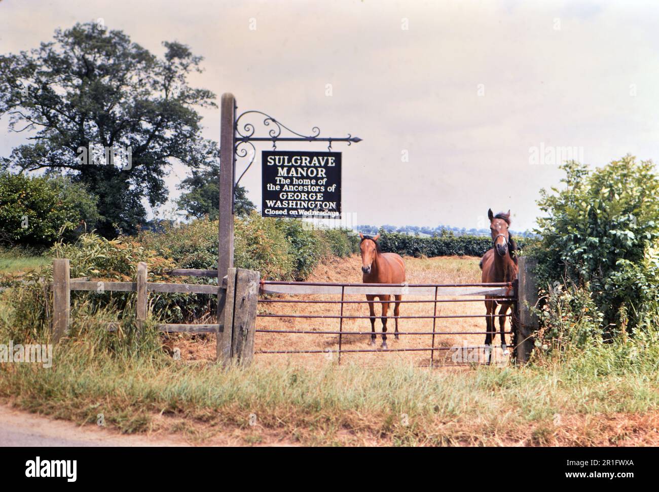 Historical sulgrave manor hi-res stock photography and images - Alamy