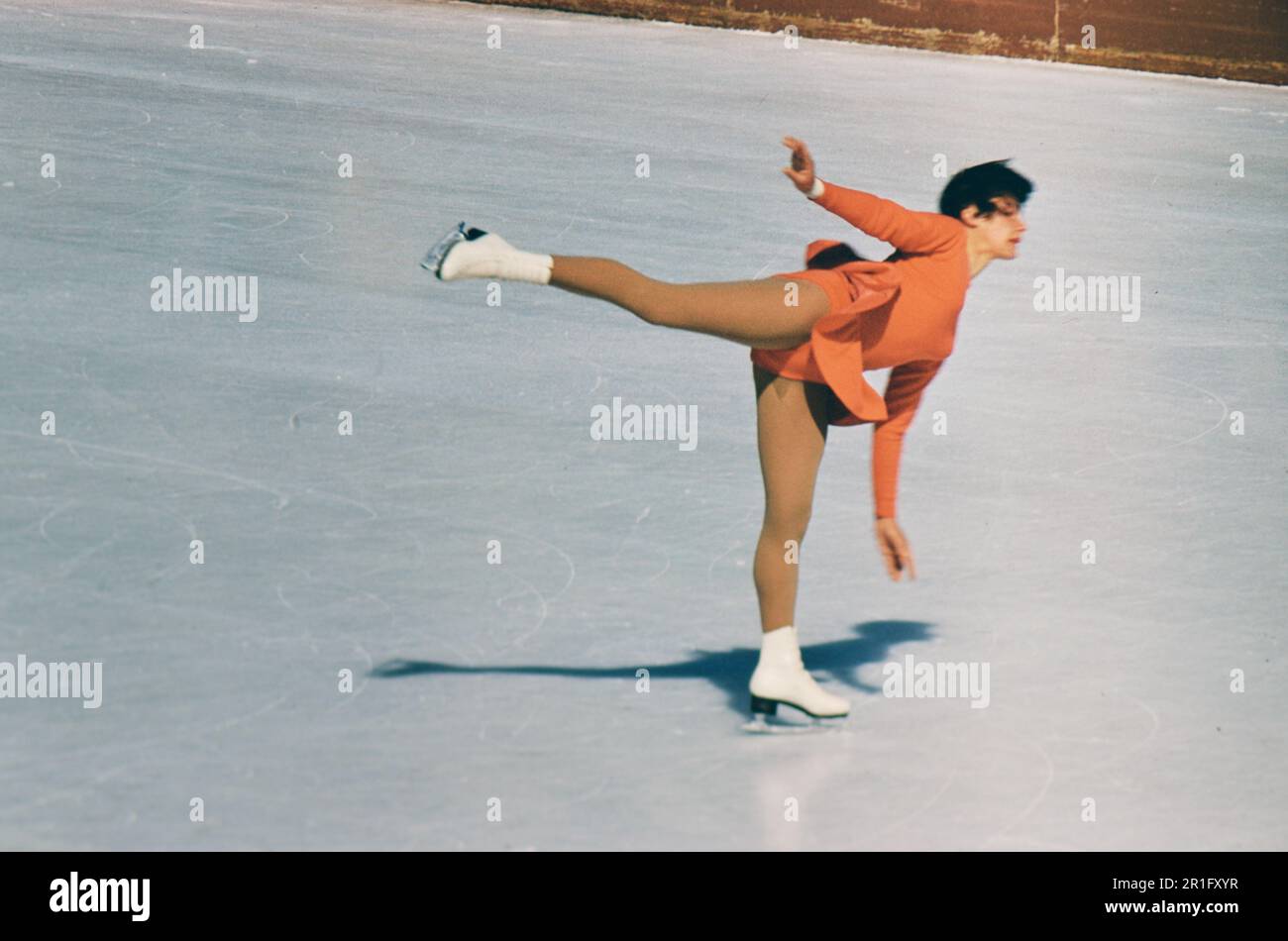 Figure skaters routine hi-res stock photography and images - Alamy