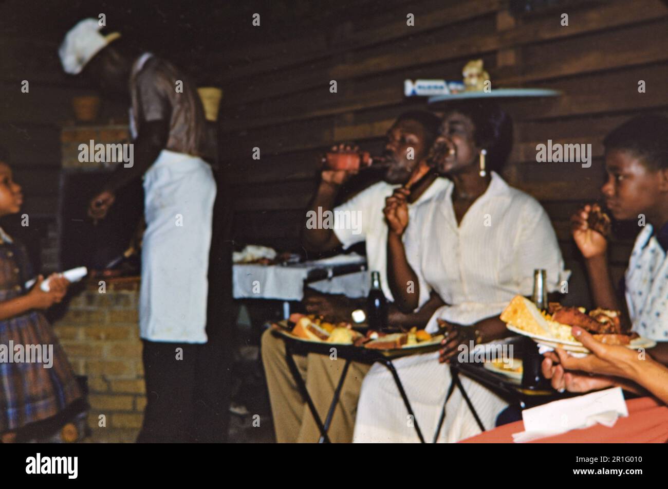 1960s family tv eating hi-res stock photography and images - Alamy