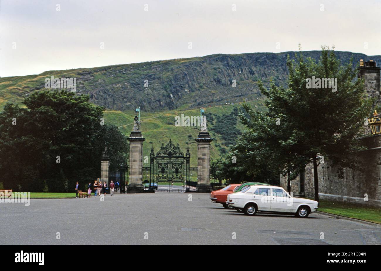 Gates of the palace hi-res stock photography and images - Alamy