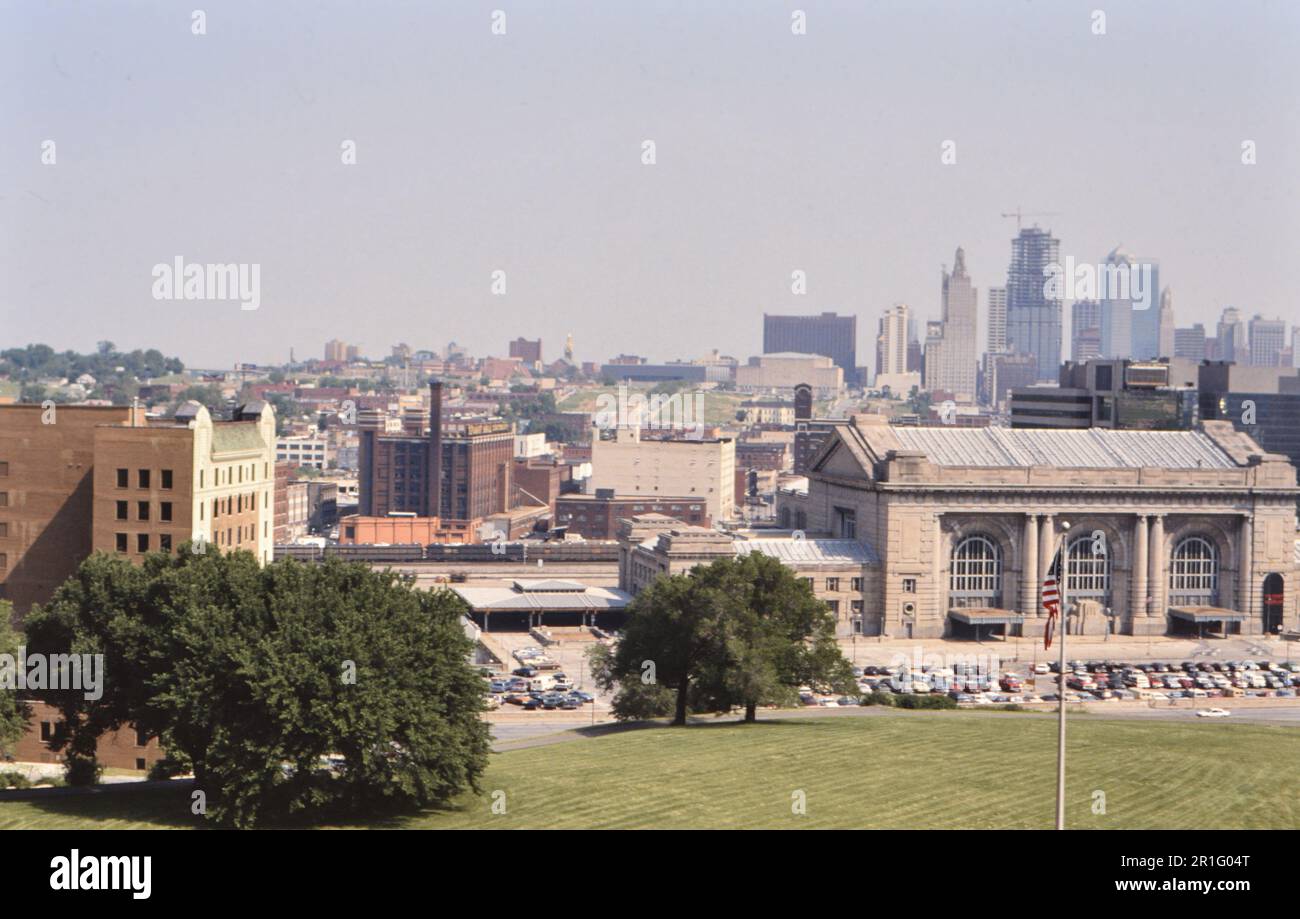 Union Station in Kansas City, Missouri with skyline in the background ...