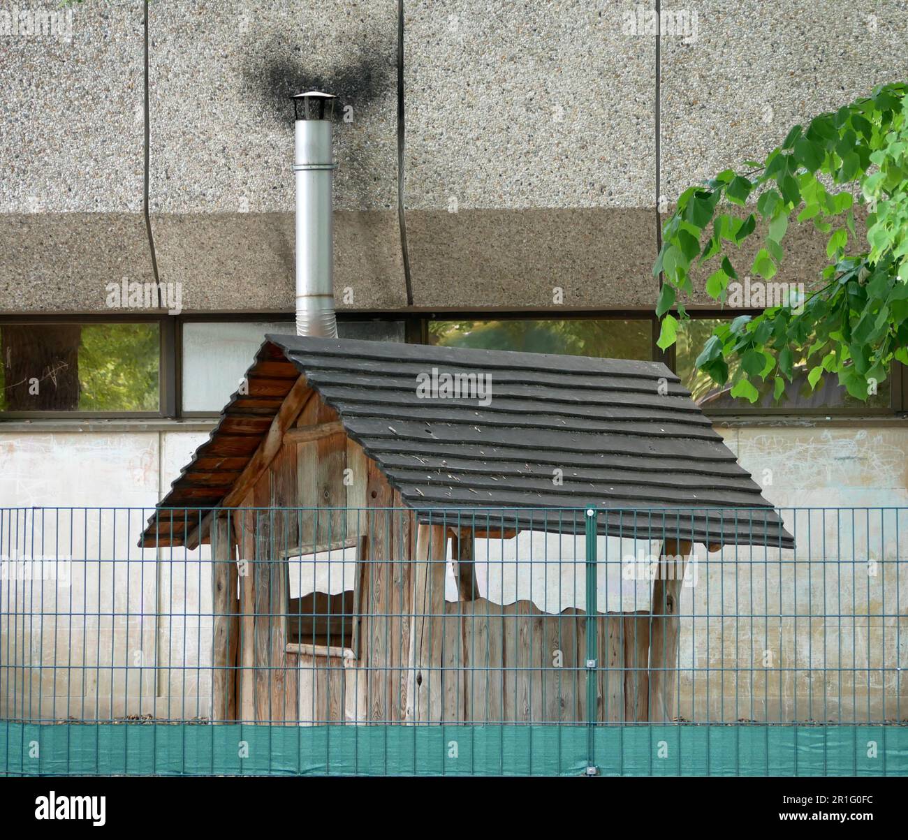 Tree house build in an industrial area Stock Photo - Alamy