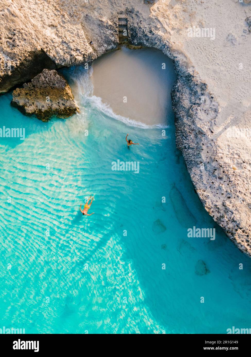 Tres Trapi Steps Triple Steps Beach, Aruba completely empty, Popular ...