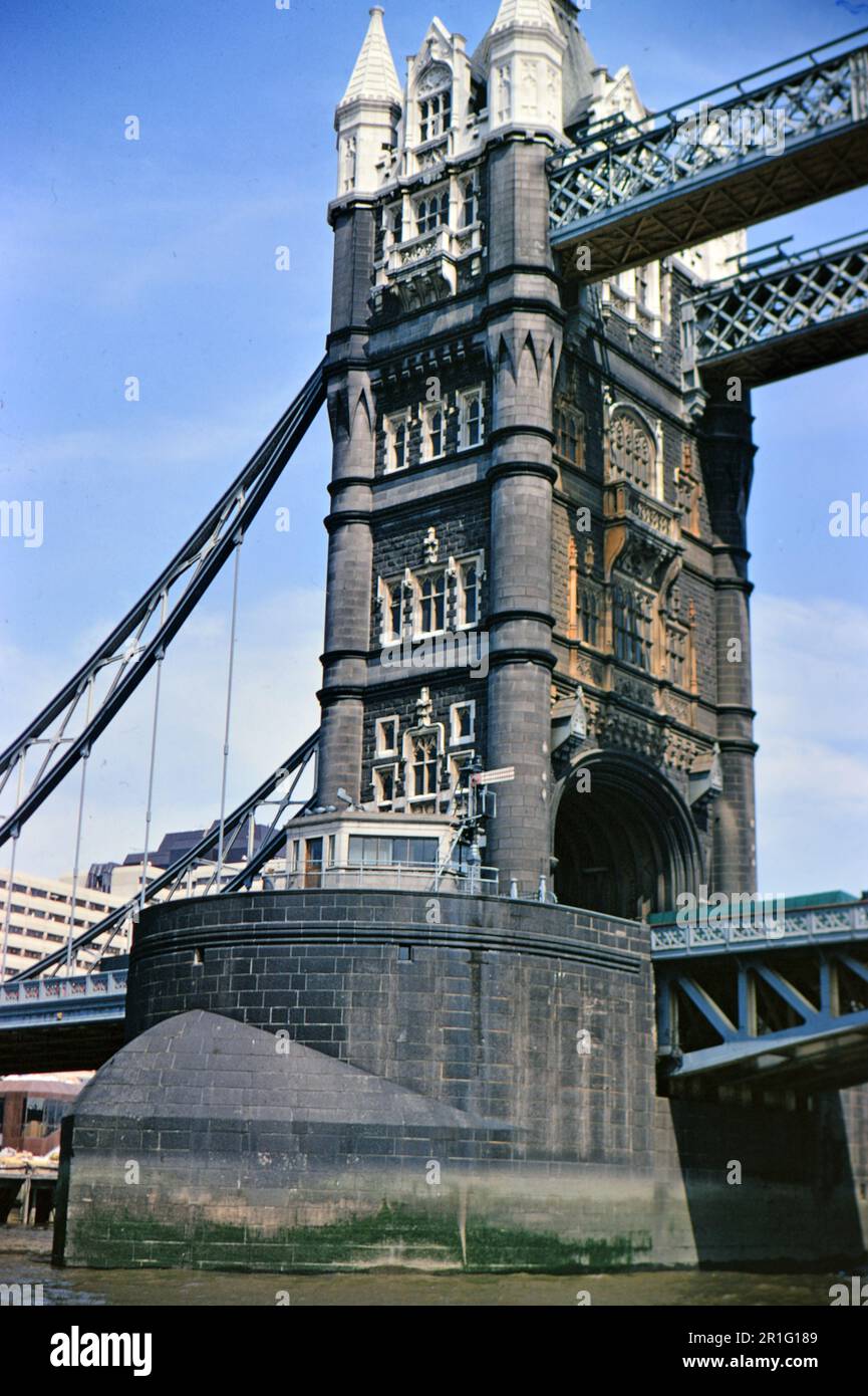 1973 london bridge hi-res stock photography and images - Alamy