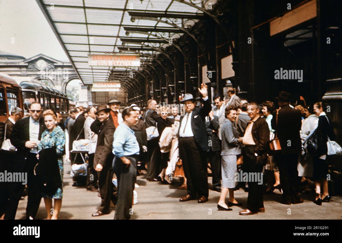 1950s paris france train station hi-res stock photography and images ...