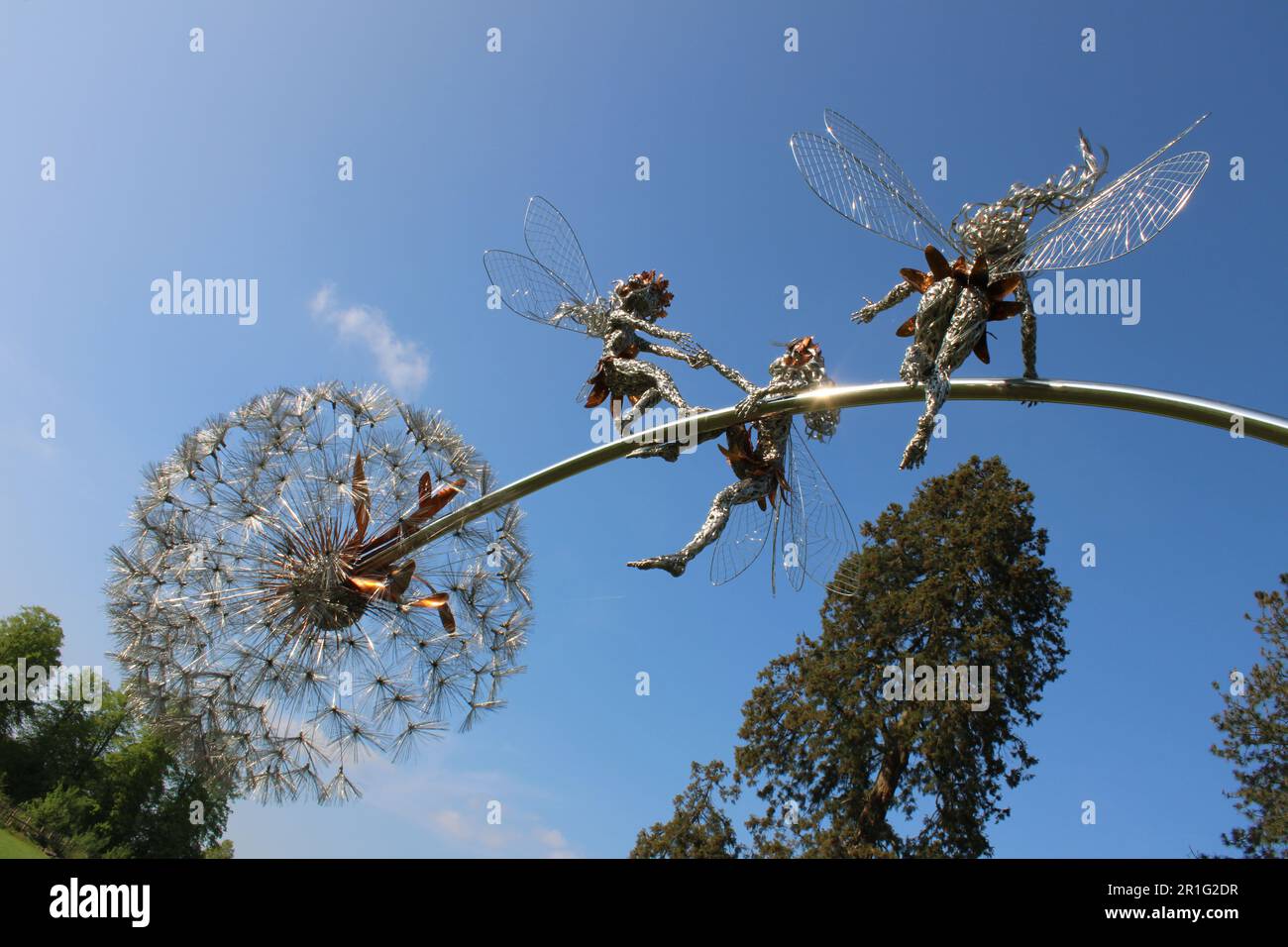 Dandelion sculpture hi-res stock photography and images - Alamy