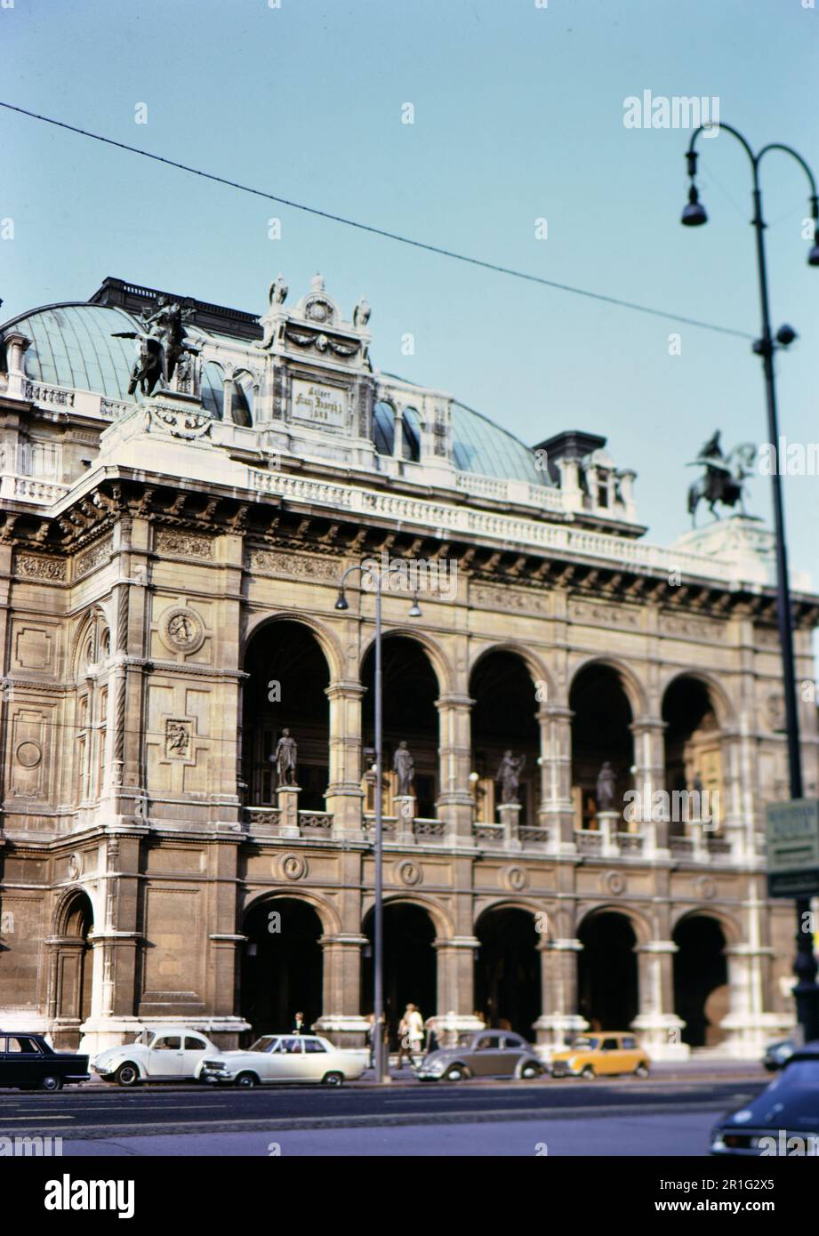 Wiener Staatsoper (Vienna Opera House) ca. 1972 Stock Photo - Alamy