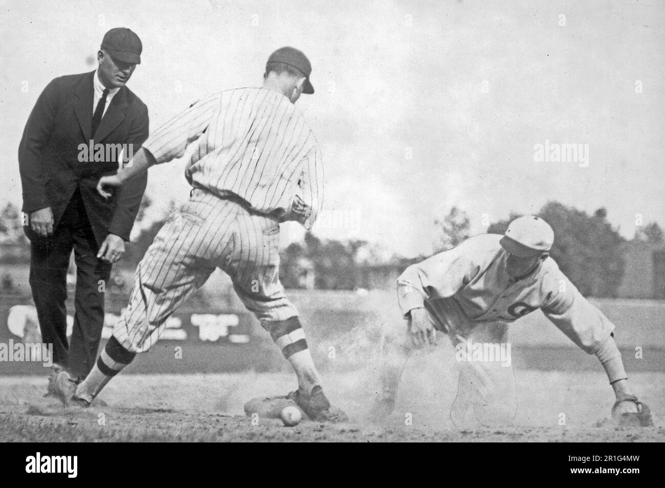 Sliding into 2rd base hi-res stock photography and images - Alamy