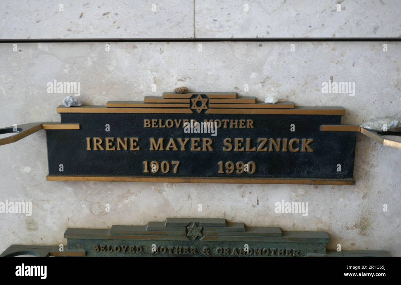 Los Angeles, California, USA 12th May 2023 Actress Irene Selznick Grave ...