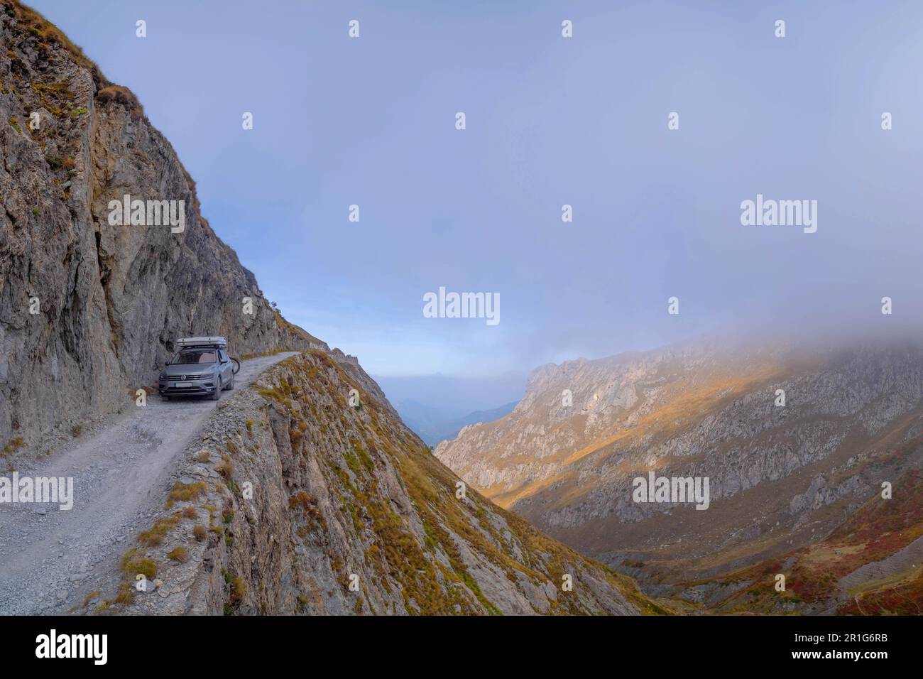 Slope steep road hi-res stock photography and images - Alamy