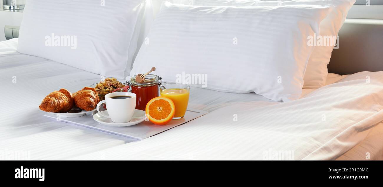 Breakfast in bed in hotel room. Accommodation Stock Photo - Alamy