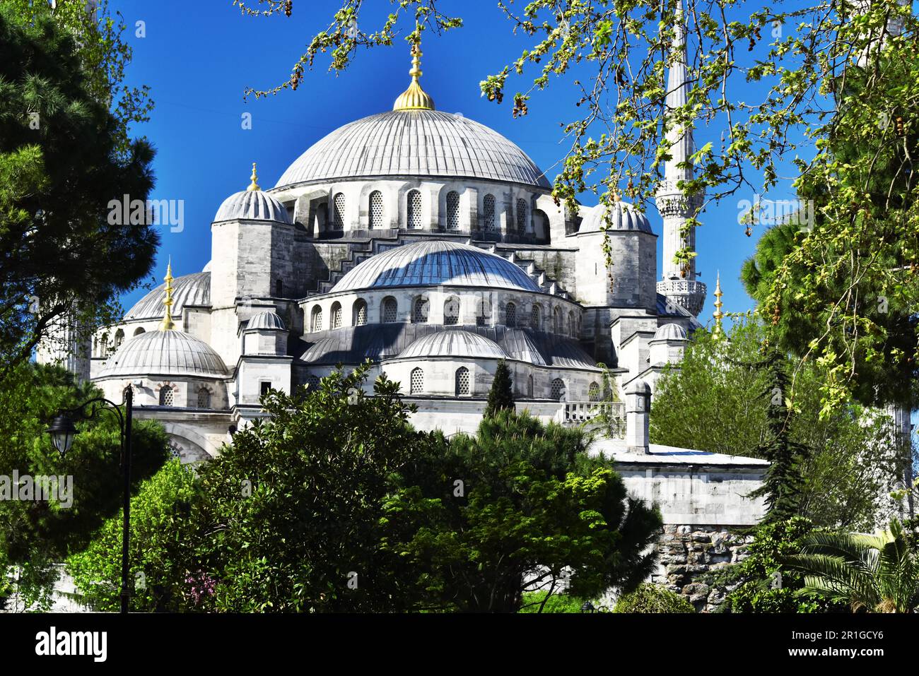 Sultan ahmed mosque blue mosque prayer hi-res stock photography and ...