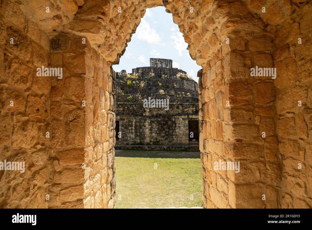 Entrance arch to Ancient Maya city of Ek Balam, Yucatan , Mexico Stock ...
