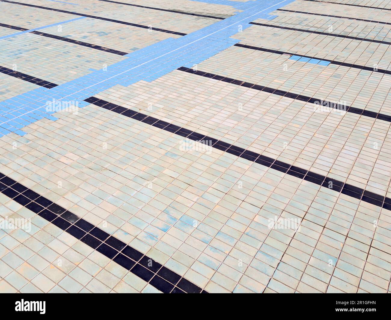 empty public open air swimming pool Stock Photo - Alamy