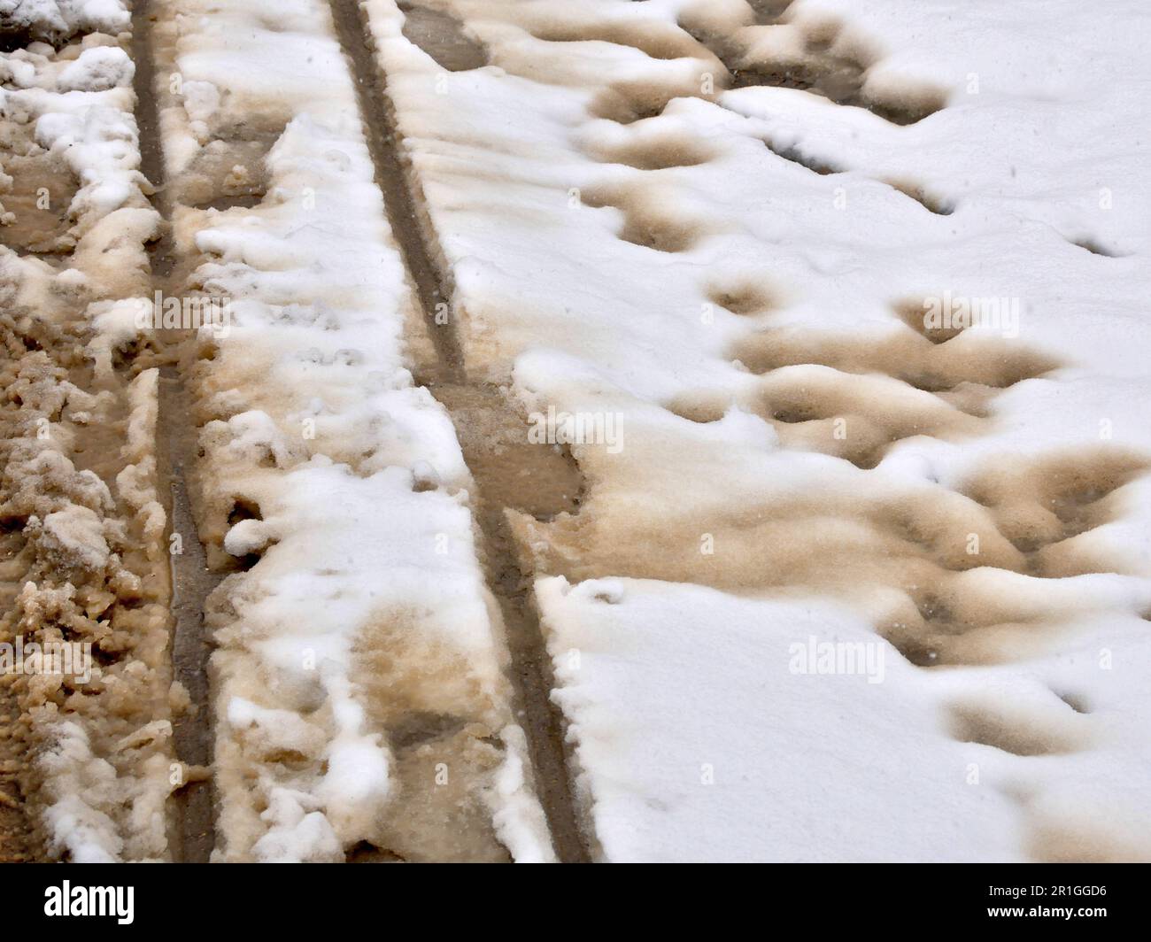 Tyre tracks frosty mud hi-res stock photography and images - Alamy