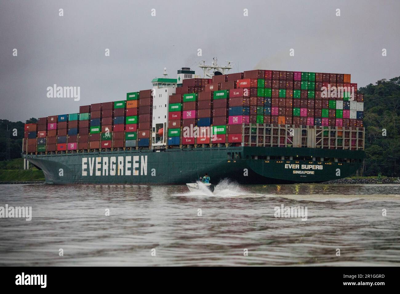 The container vessel Ever Superb from Evergreen is passing through the ...