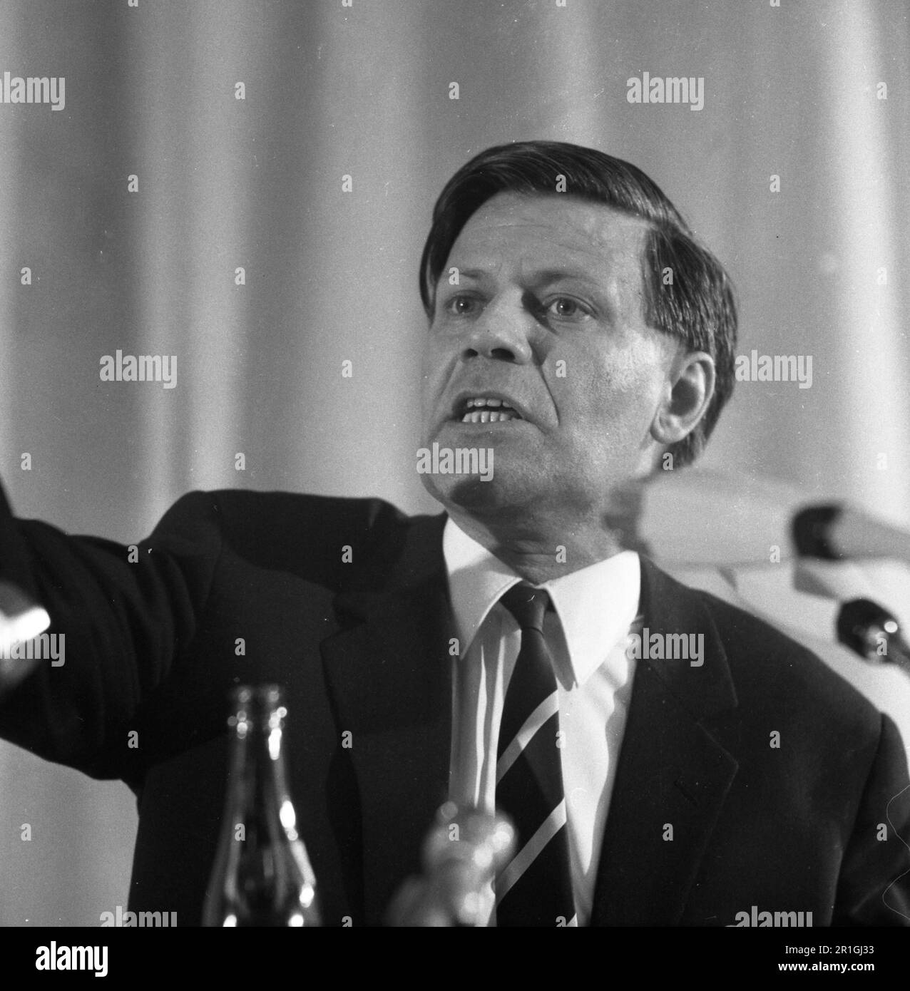 Personalities from politics, economy and culture from the years 1965-71 ...
