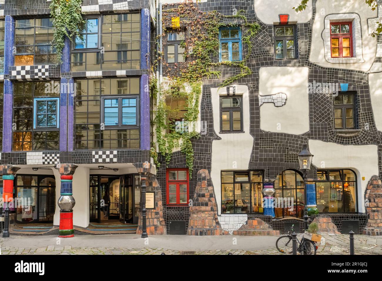 Hundertwasser house in Vienna, Austria Stock Photo - Alamy