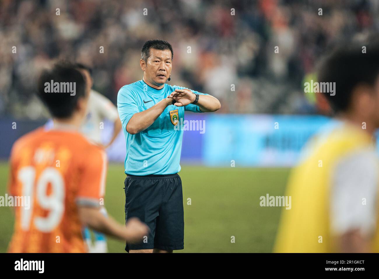 Shenzhen Football Club defeated Dalian Professional Football Club with ...