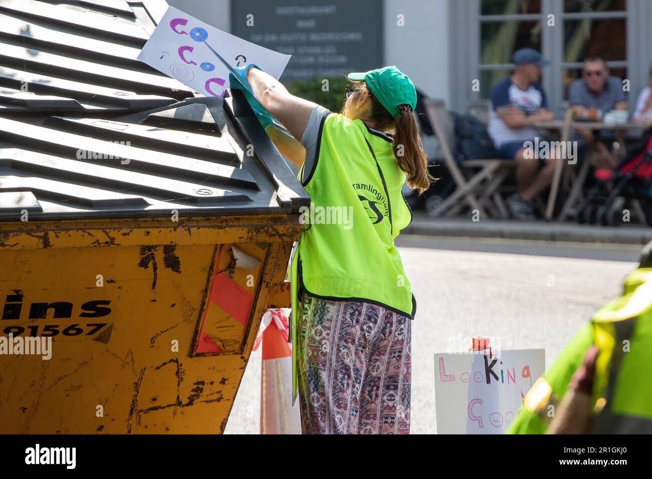 Helper at the Framlingham Flyers 10km road race putting up encouraging ...