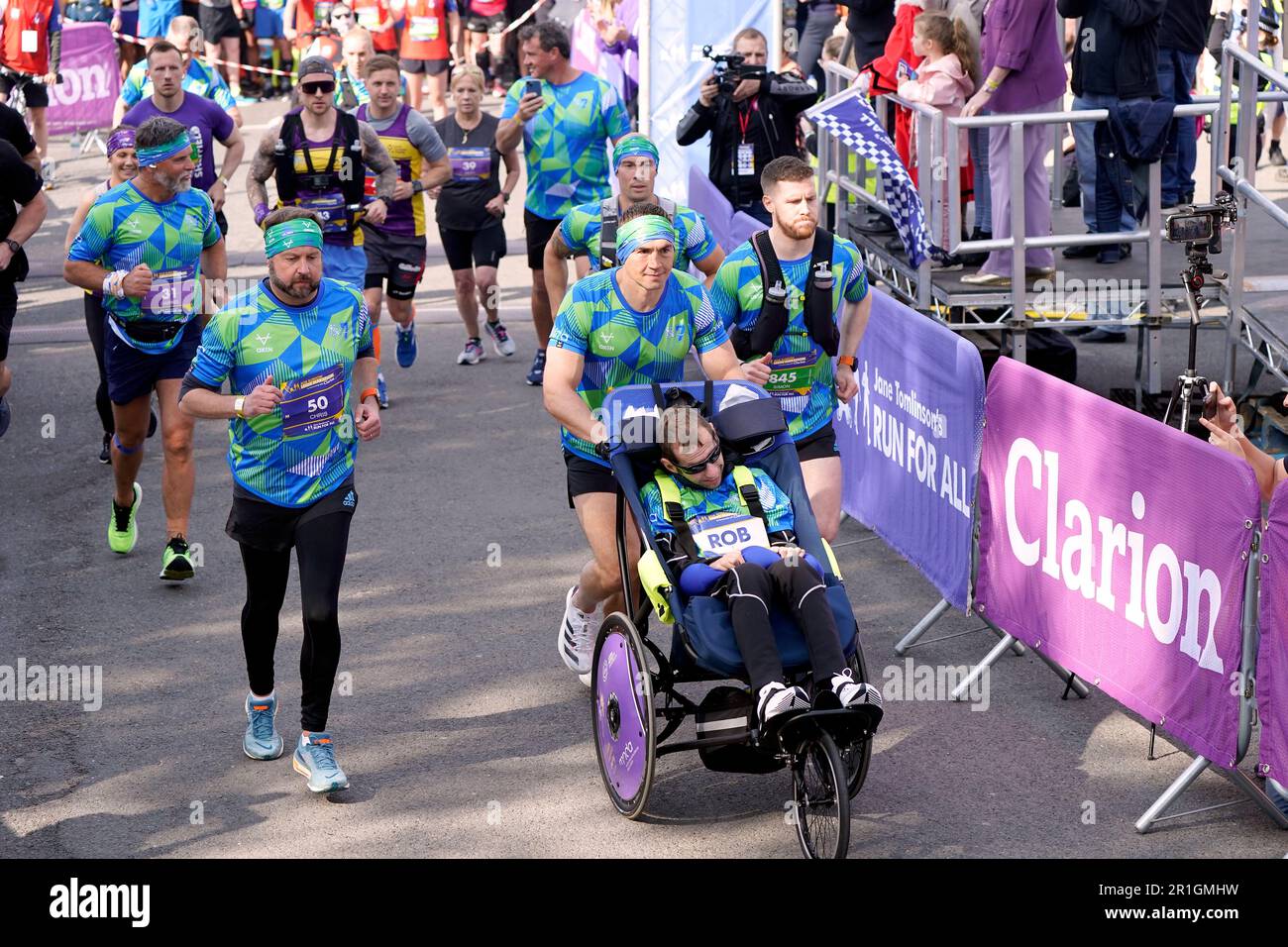Rob Burrow and Kevin Sinfield at the start of the 2023 Rob Burrow Leeds ...