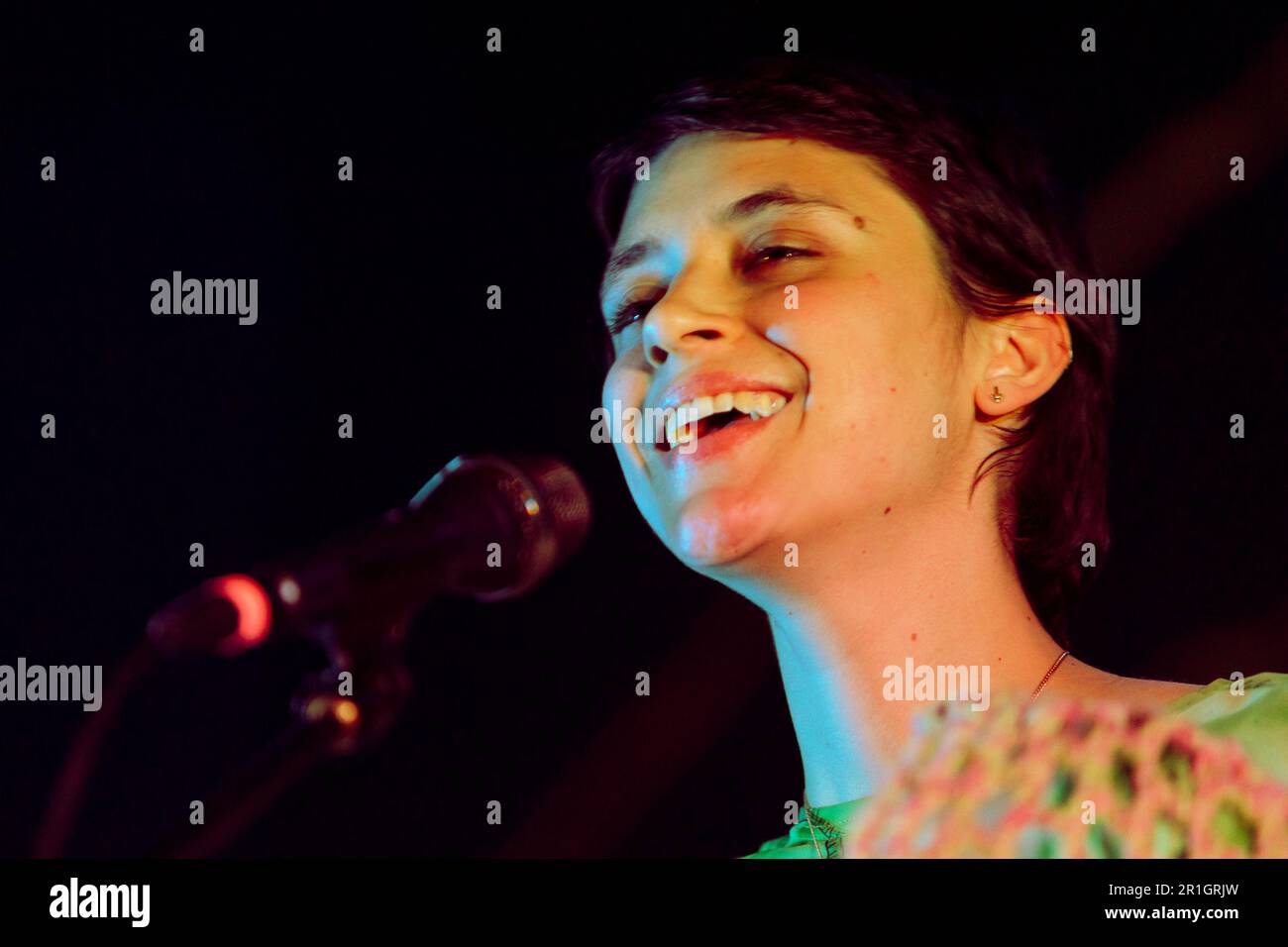 Pomme singer hi-res stock photography and images - Alamy