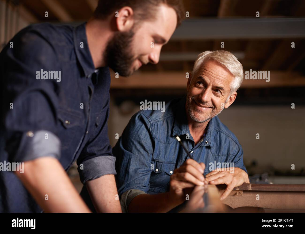 Teamwork carpenter apprentice hi-res stock photography and images - Alamy