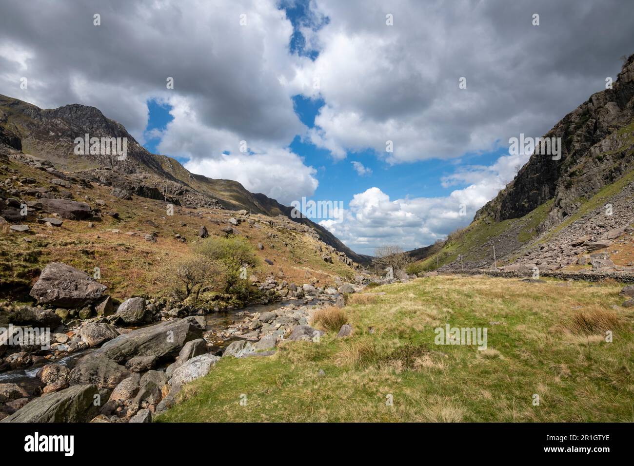 The Llanberis Pass taking the A4086 road through dramatic mountain ...