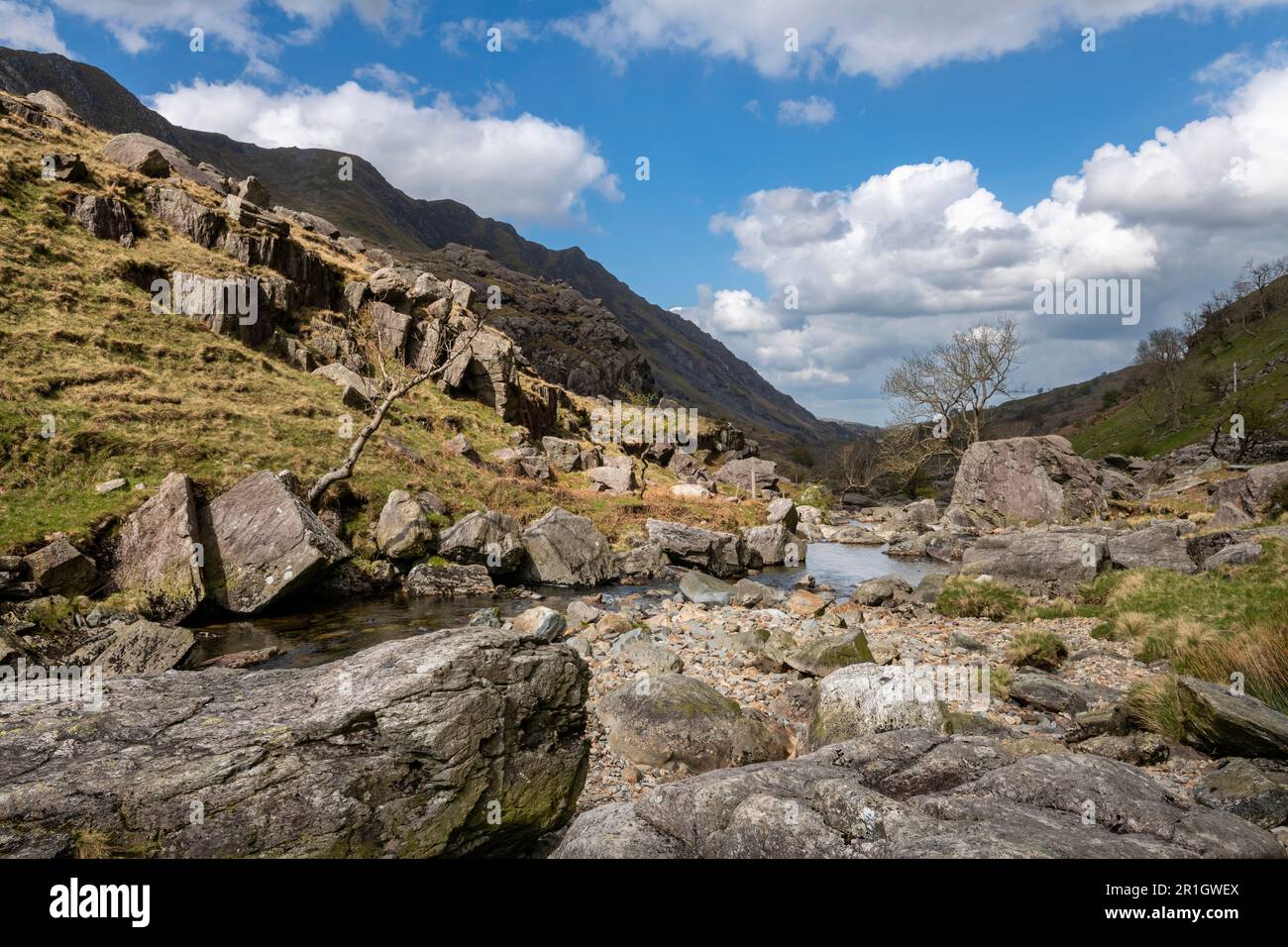 The Llanberis Pass taking the A4086 road through dramatic mountain ...