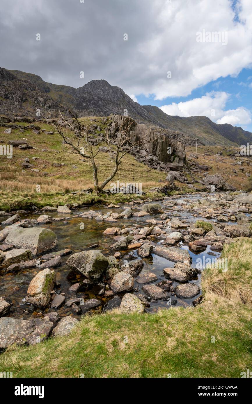 The Llanberis Pass taking the A4086 road through dramatic mountain ...