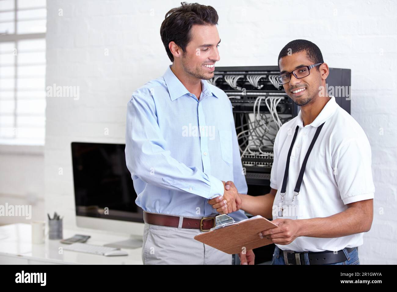 Server room tech support employee hi-res stock photography and images ...