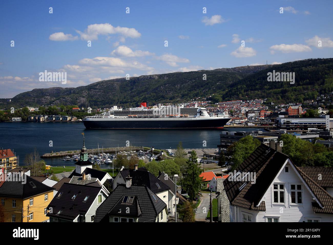 Cruise ship queen mary norway hi-res stock photography and images - Alamy