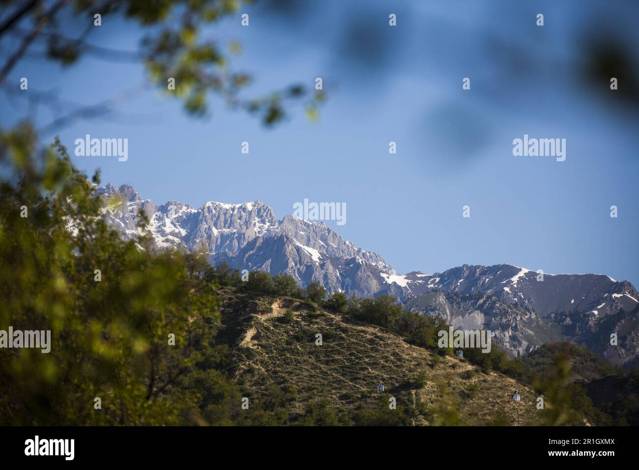 Aerial photo shows the scenery of China Fushou Mountain Scenic Area in ...