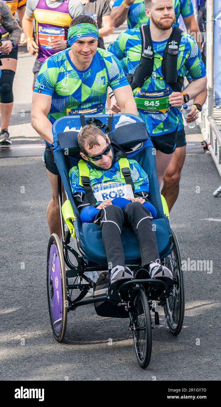 Rob Burrow and Kevin Sinfield at the start of the 2023 Rob Burrow Leeds ...