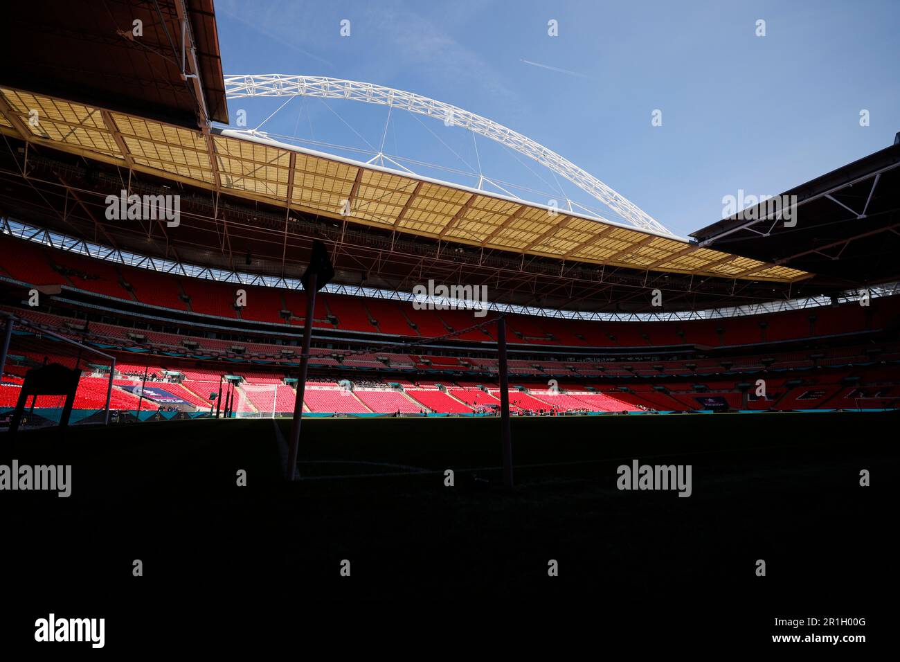 Wembley stadium inside view hi-res stock photography and images - Alamy