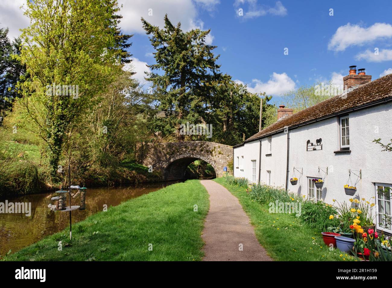 Old cottages beside Monmouthshire and Brecon Canal and bridge in Brecon ...