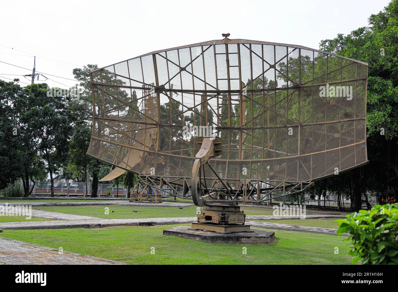 The old Air defense radar antenna on warning radar station Stock Photo ...