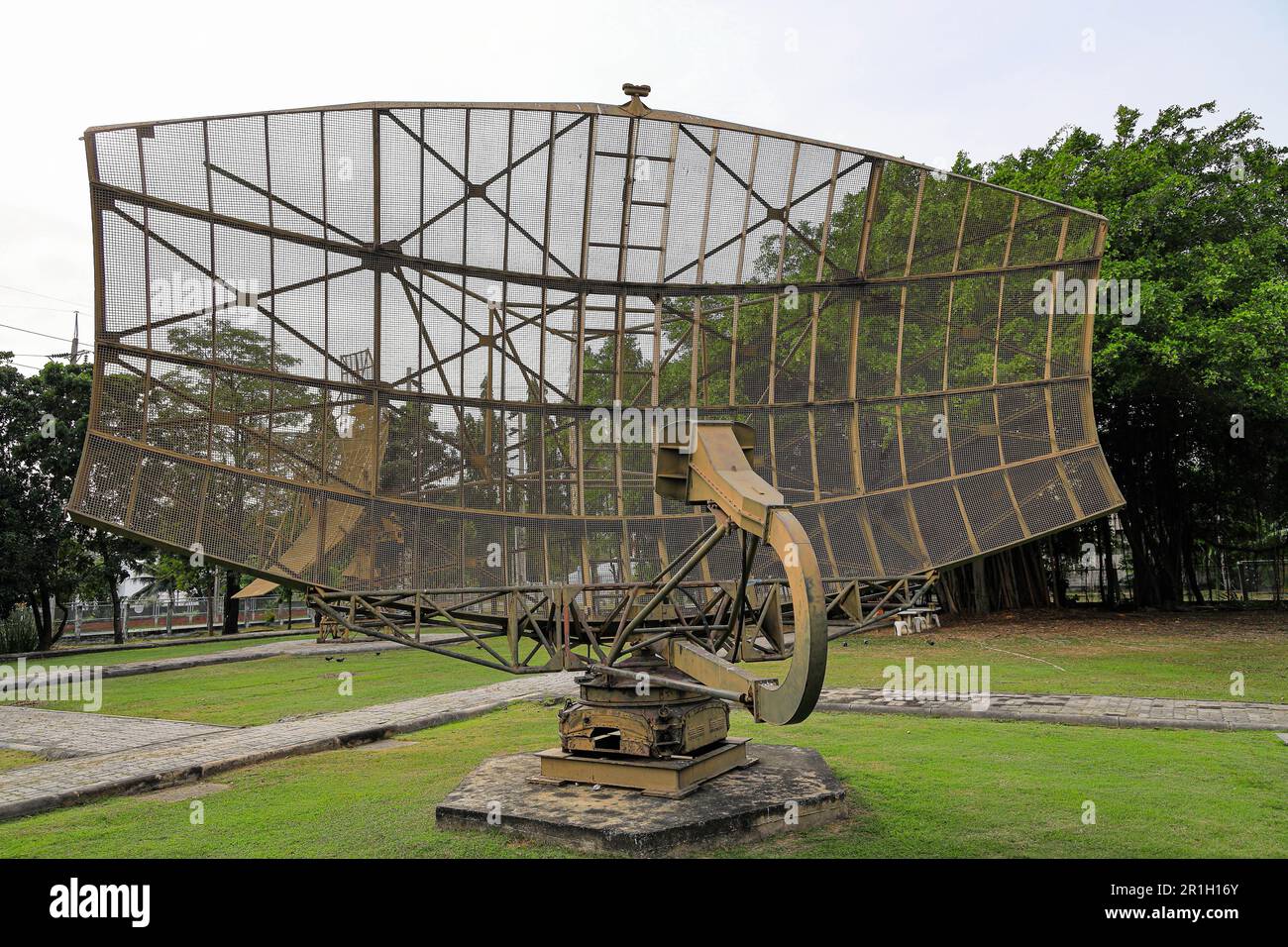 The old Air defense radar antenna on warning radar station Stock Photo ...