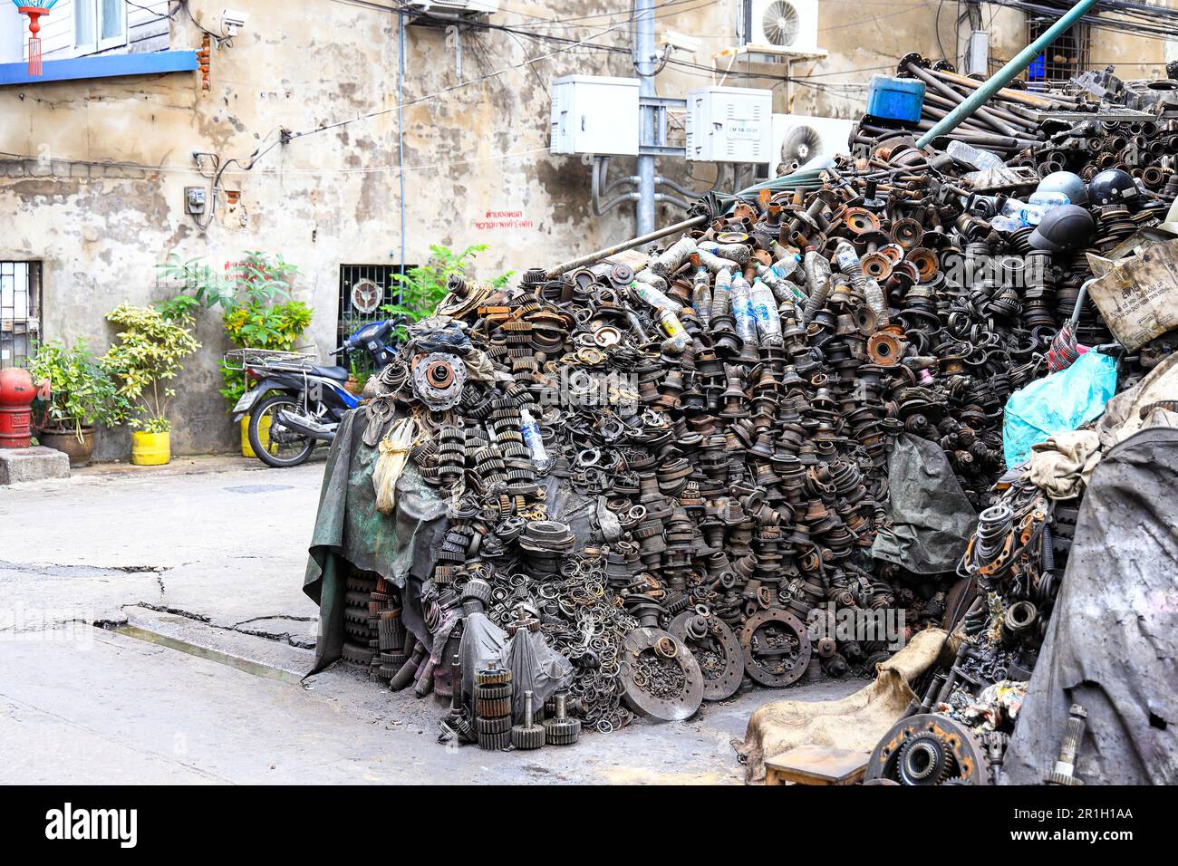 Pile of car spare parts for recycle at recycled spare part shop Stock ...
