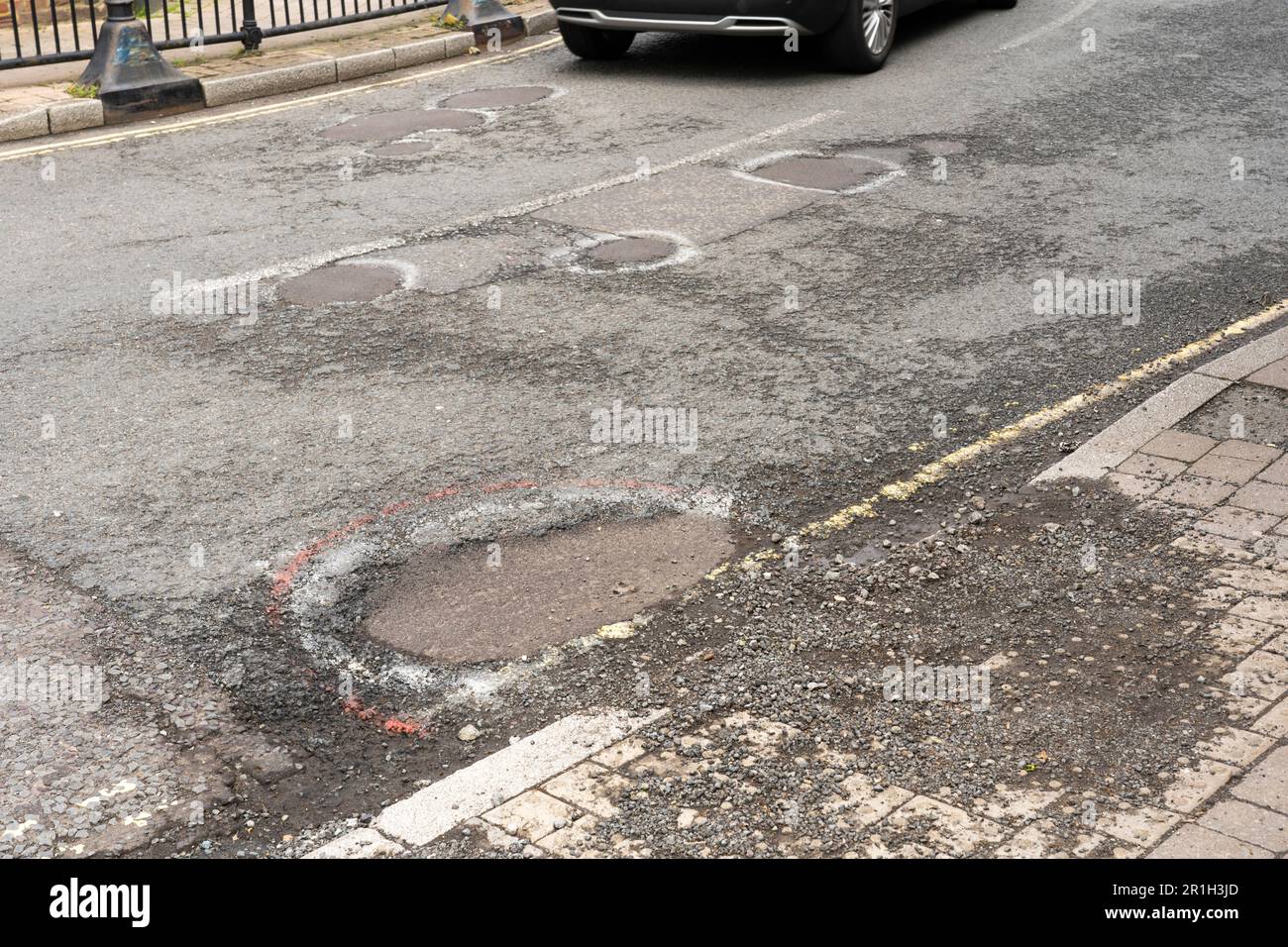 Repairs hi-res stock photography and images - Alamy