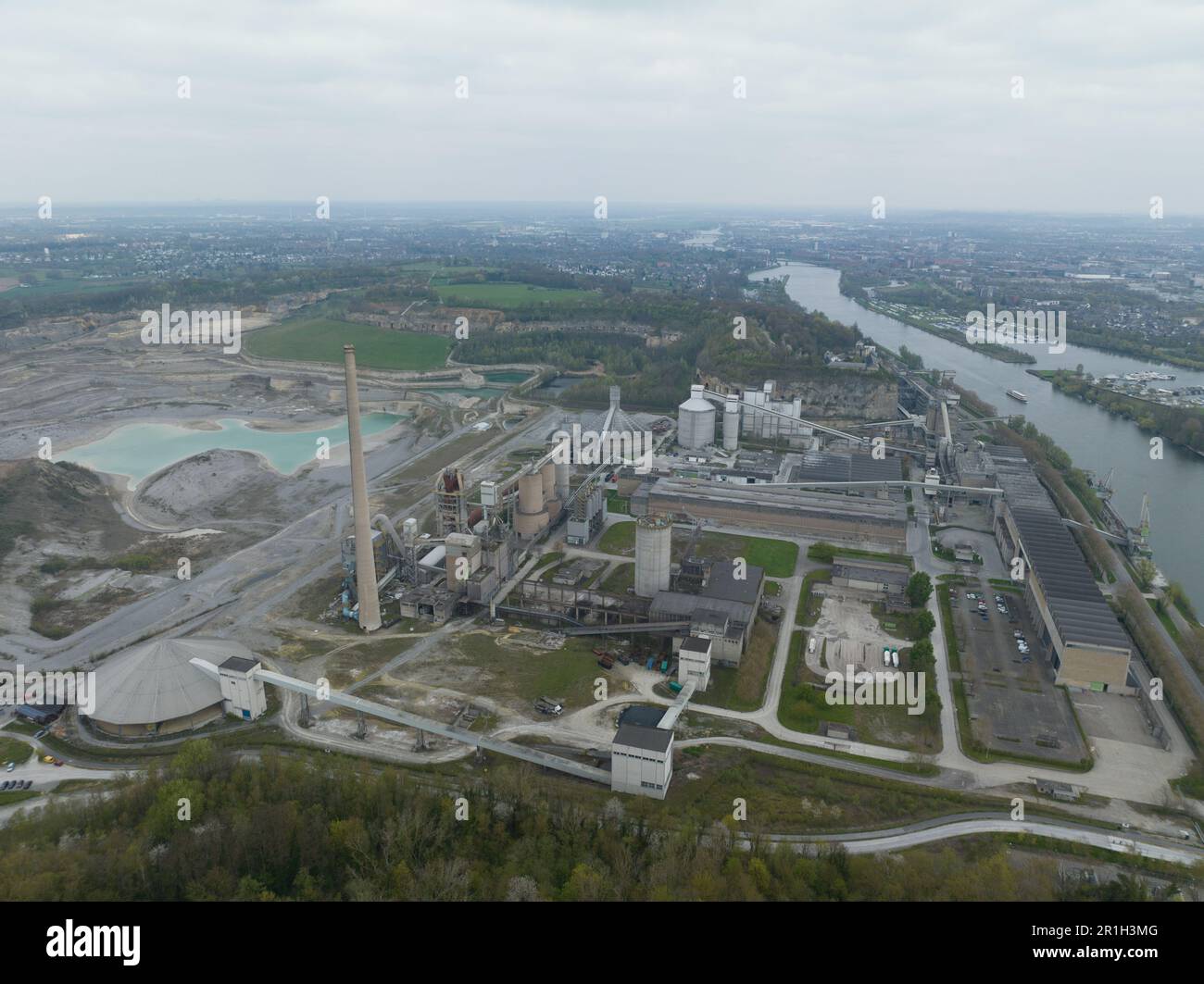 Cement production techniques hi-res stock photography and images - Alamy