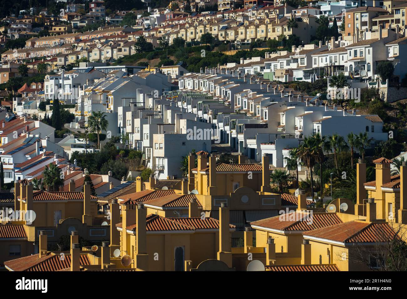 Row houses spain hi-res stock photography and images - Alamy