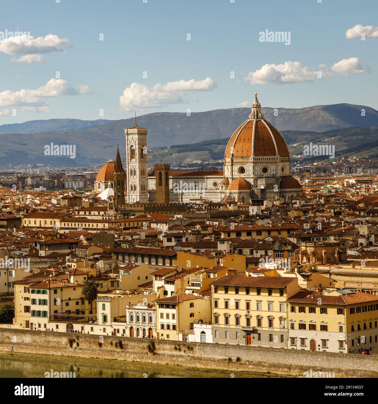 The famous dome of the Santa Maria del Fiore Cathedral in Florence ...