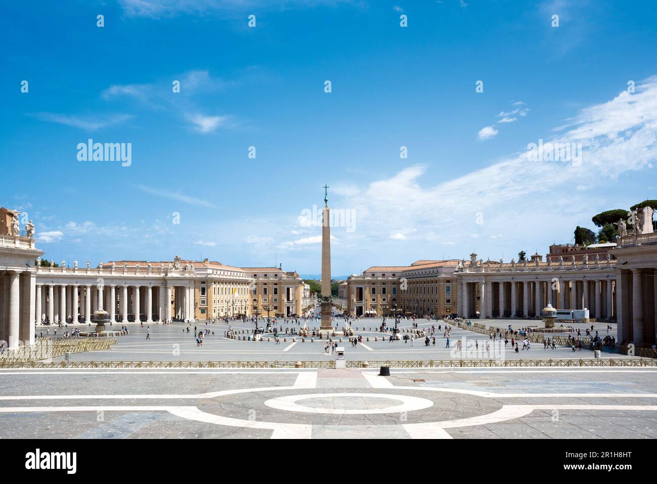 St. Peter's Square (Piazza San Pietro) in Vatican Stock Photo - Alamy