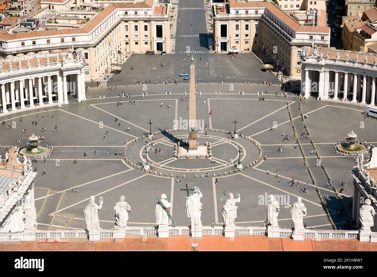 Line of statues against St. Peter's Square (Piazza San Pietro) in ...