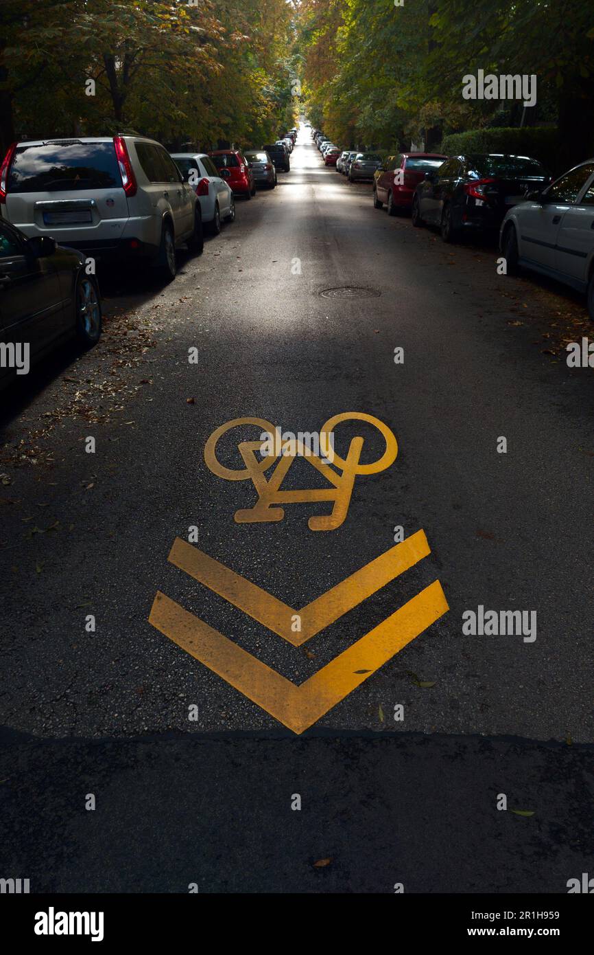 Road side sign arrow hi-res stock photography and images - Alamy