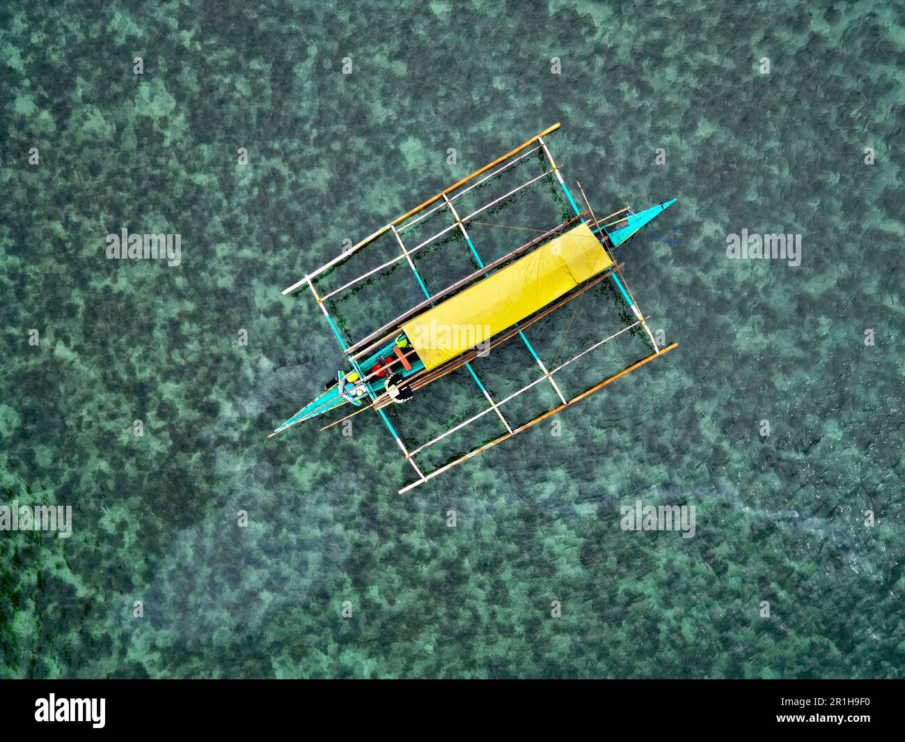 A top view of a boat in azure waters of the mid-ocean Stock Photo - Alamy